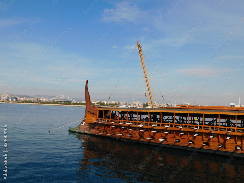Foto de The front part of a trireme, full scale replica of an ancient ...