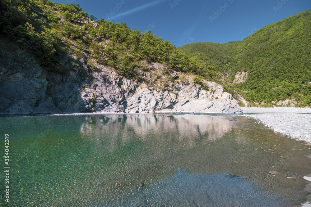Spiaggia della Chiesetta sul fiume Trebbia in Val Trebbia nei Colli ...