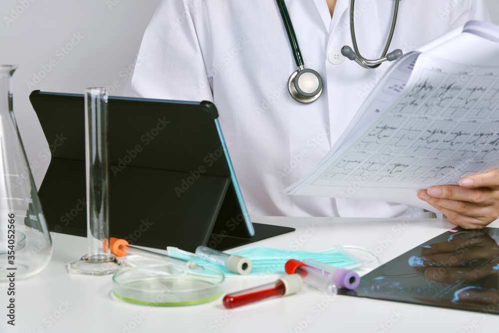 Health check up report chart, Doctor analyzing medical test and ...