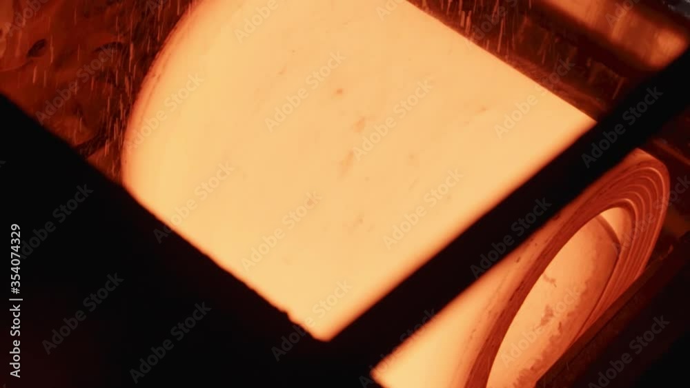 Vidéo Stock The red-hot sheet of metal rotates on the conveyor. Slow ...