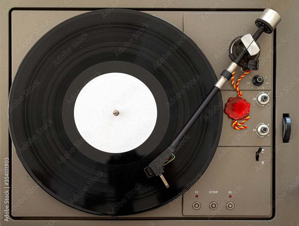 Fotografia do Stock: start of the vintage turntable by pressing the ...