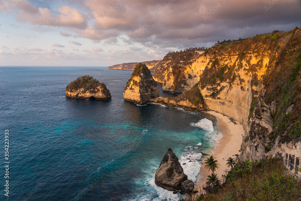Diamond beach in a beautiful morning sunrise, Nusa Penida island near ...