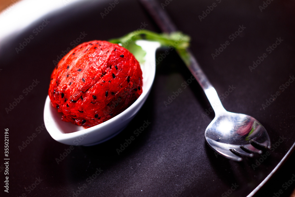 Pitaya roja de mexico fruta exótica del nopal en tabla de madera ...