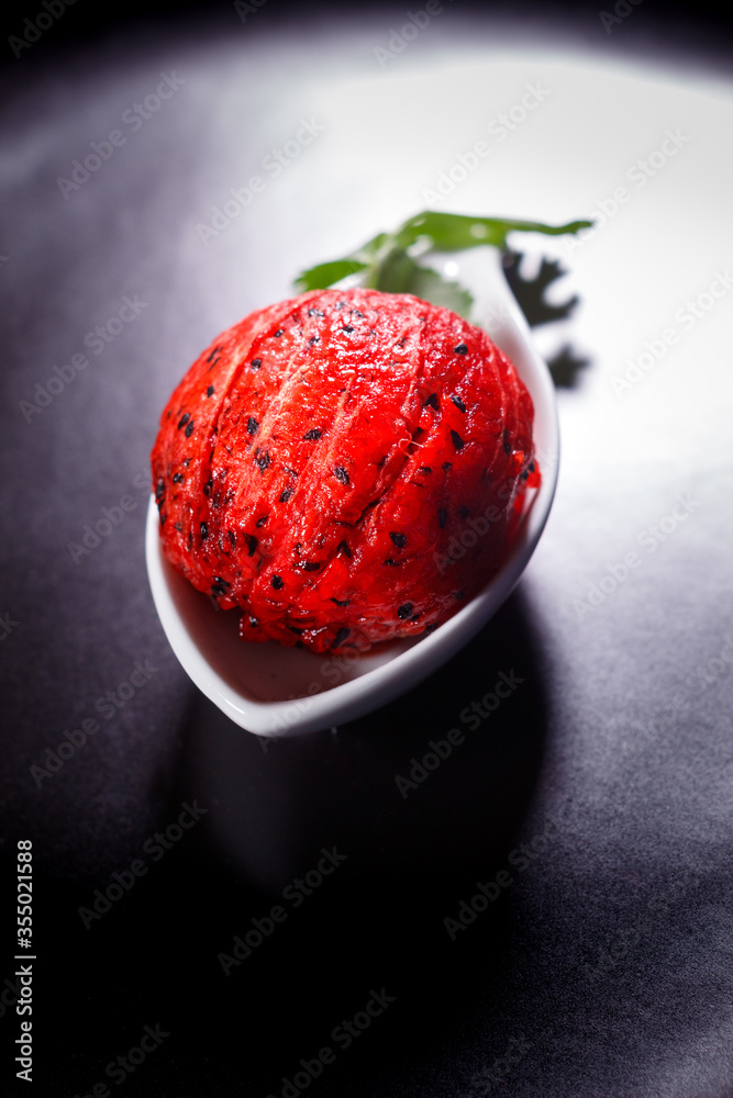 Pitaya roja de mexico fruta exótica del nopal en tabla de madera ...