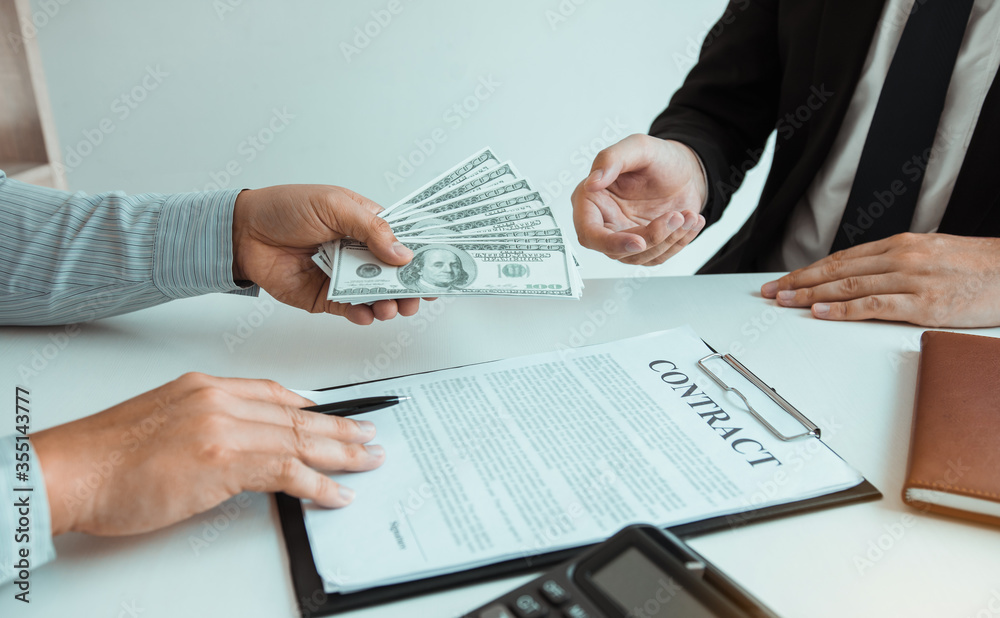 Money in the hands of businessmen who are submitting to entrepreneurs ...