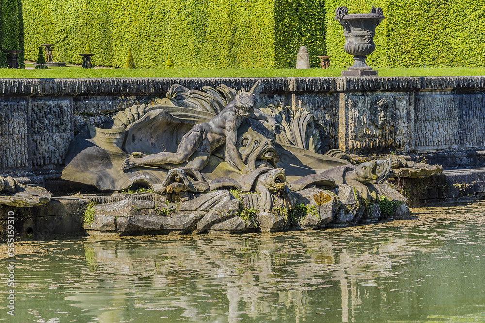 Stockfoto Neptune Fountain (1770) in gardens of famous Versailles ...