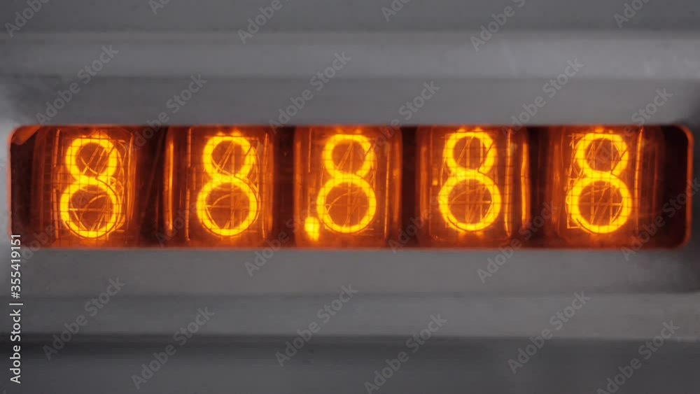 Vídeo do Stock: The count on the vacuum tube clock. Switching on the ...