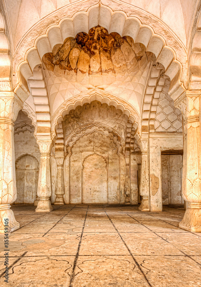 Decorated arches of the mosque at the Bibi ka Maqbara, built by Azam ...