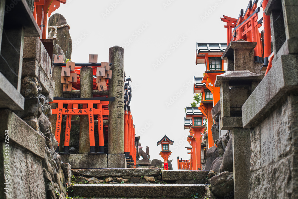 red gates at fushimi inari, Kyoto, torii gates on mt inari Stock Photo ...