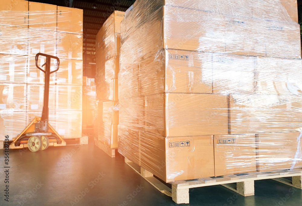 Stack of cshipment boxes on wooden pallets. Large shipments goods at ...