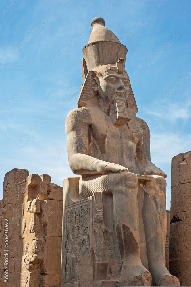 Statue and hieroglyphic carvings at an ancient egyptian temple Stock ...
