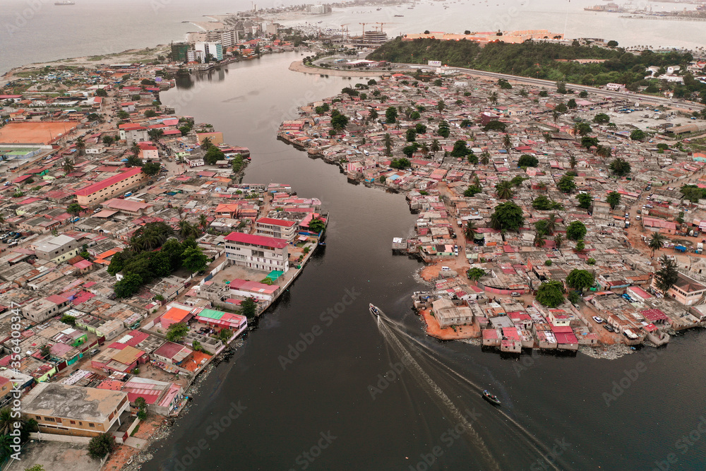 Foto de Luanda from a above, slums and dramatic landscape from a aerial ...