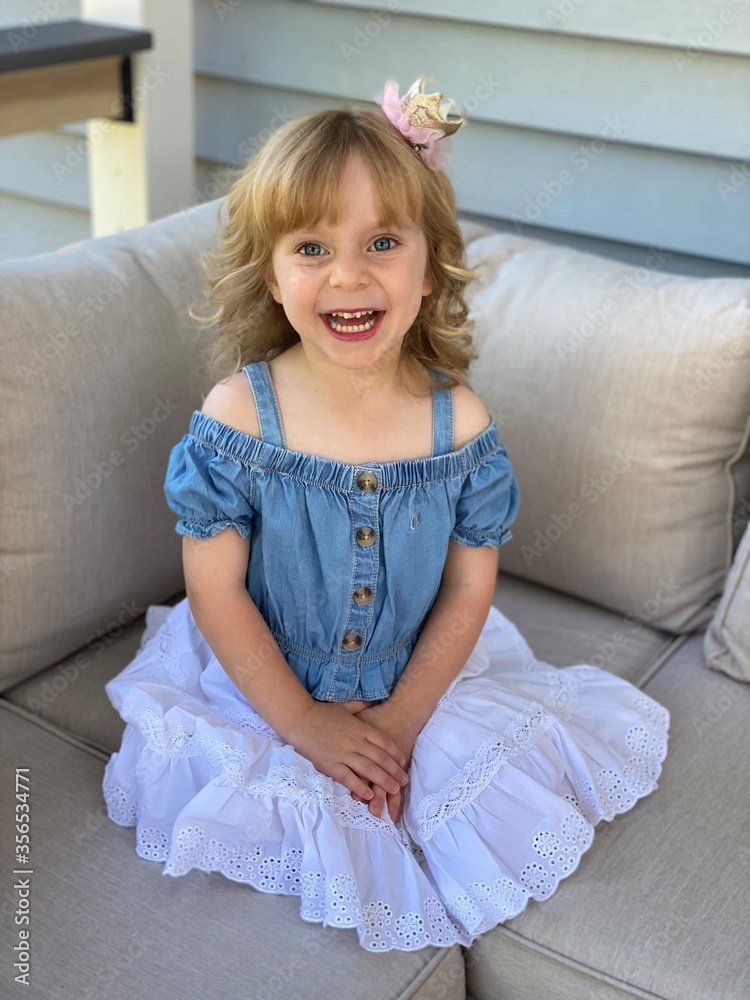 Adorable 4 years old girl with blond hair and big blue Eyes, smiling ...