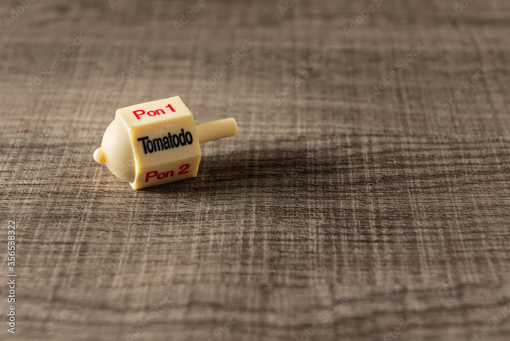 la perinola, pirinola o pirindola es un trompo de material duro que ...