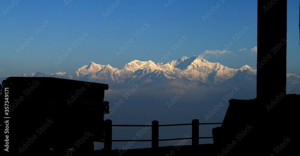 Foto de Kanchenjunga is the third highest mountain in the world ...