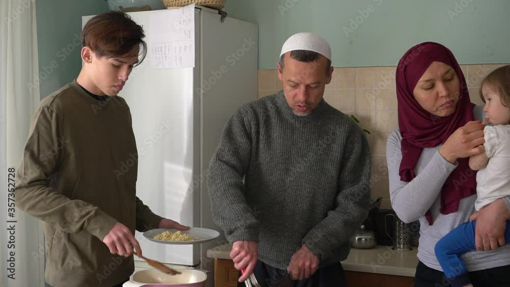 Daily Life of Muslims. Traditional Muslim family eating together at ...