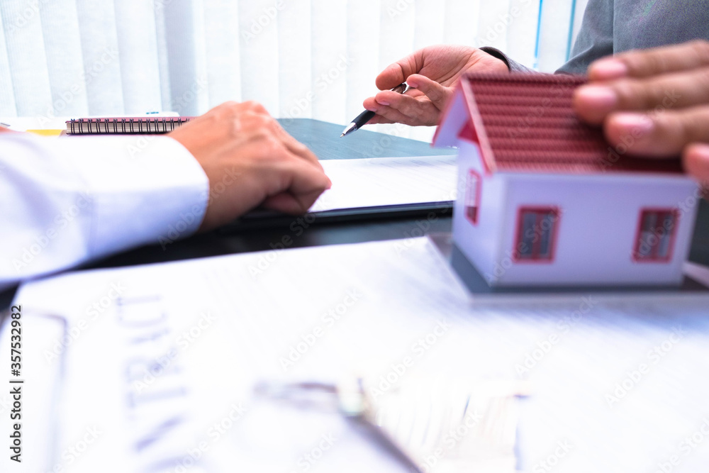 Propose a contract to sign house and real estate purchase contracts ...
