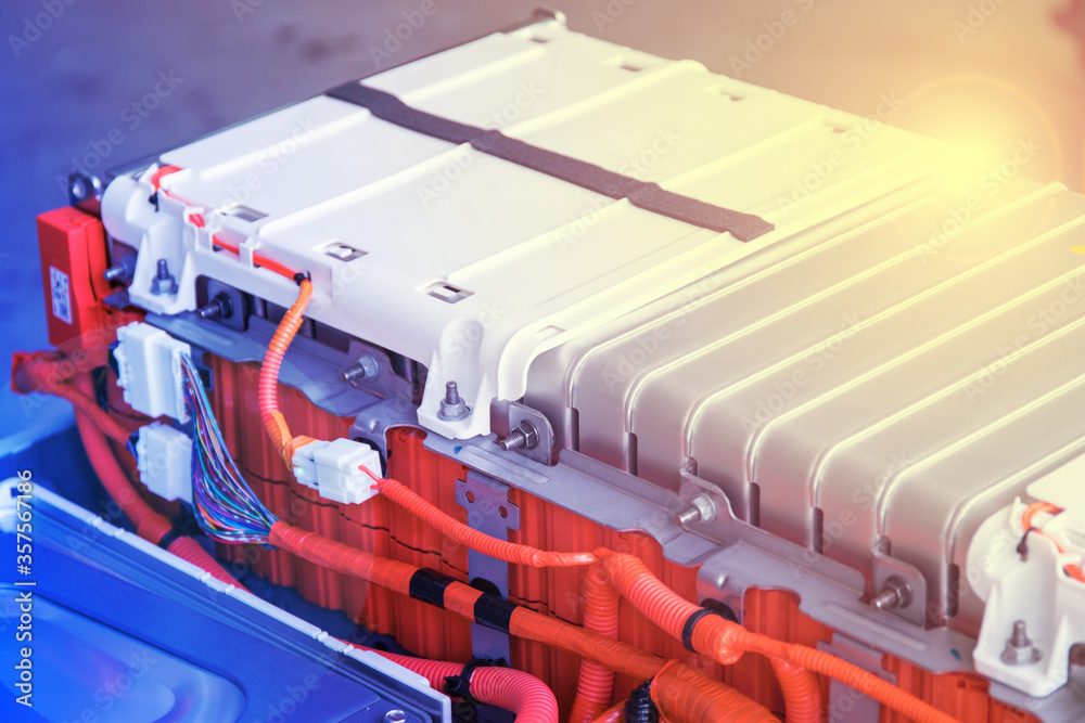 A heating element of a high-voltage battery that prevents overcooling ...