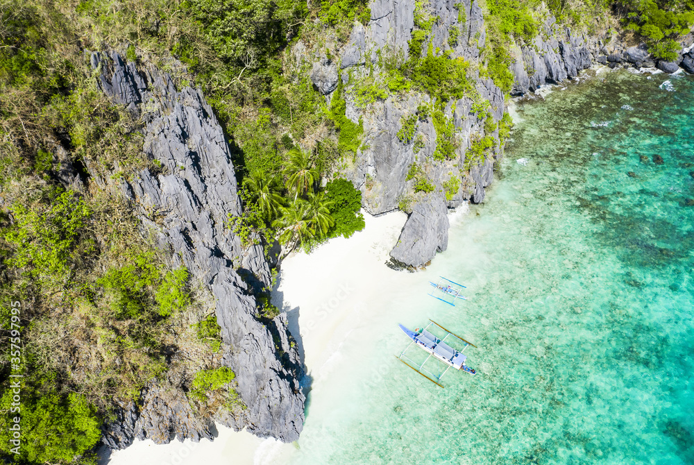Foto de View from above, stunning aerial view of the Entalula Island ...