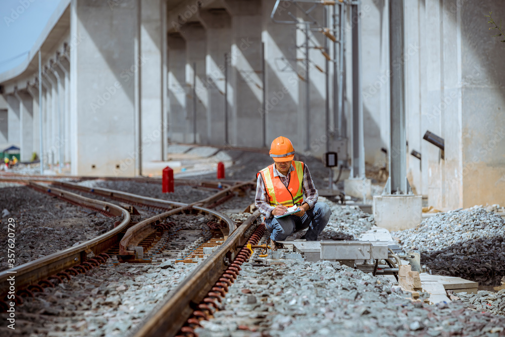 Foto de Engineer under inspection and checking construction process ...