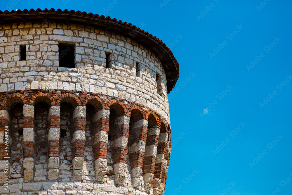 Foto de A medieval fortress (castle) with watchtowers, a trench and a ...