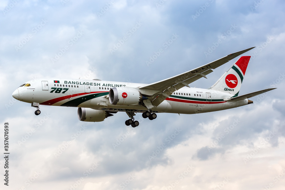 Bangladesh Airlines Boeing 787-8 Dreamliner airplane London Heathrow ...