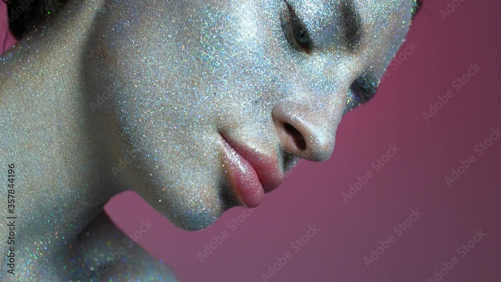 circular panorama with transitions to a close-up of lips, female models ...