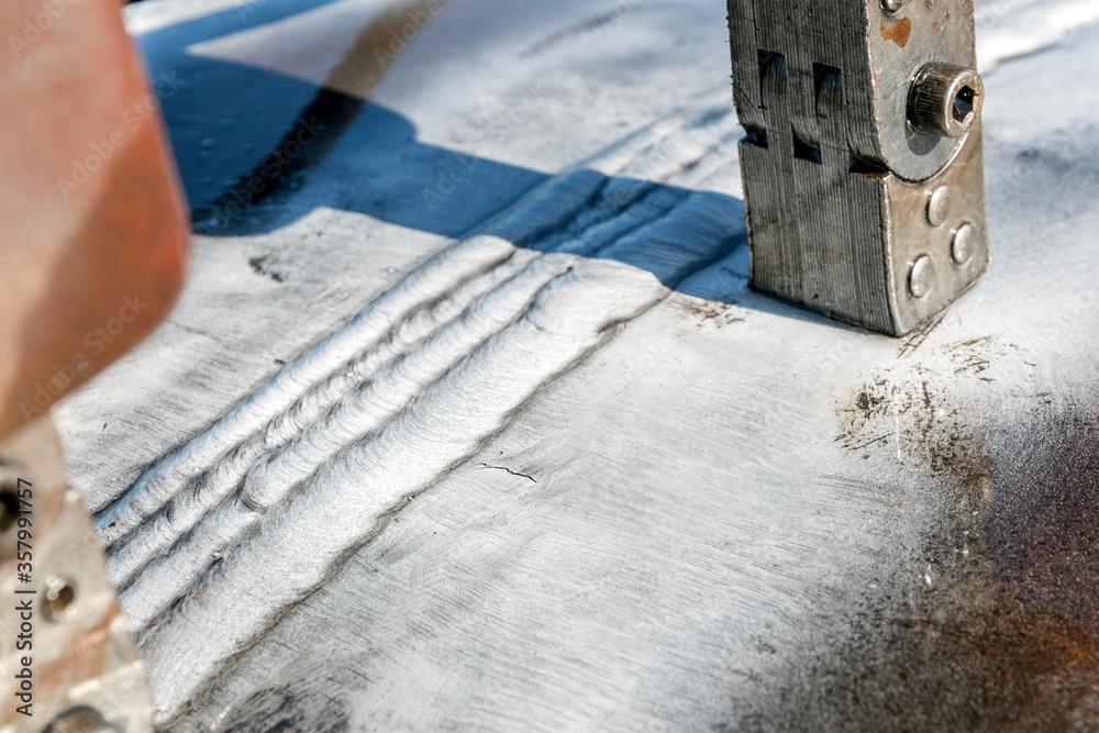 View of the crack between weld metal and base metal ( heat affected ...