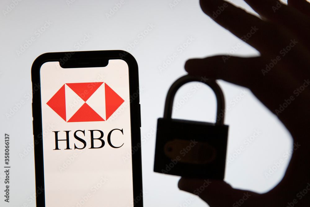 Foto de LONDON, UK - June 2020: HSBC bank logo on a smartphon with ...