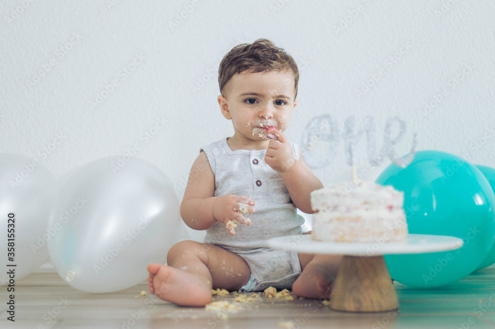 baby cake smash with balloons Stock Photo | Adobe Stock