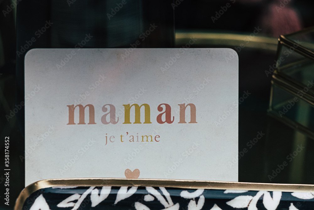 Carte avec texte maman je t'aime en francais Stock Photo | Adobe Stock
