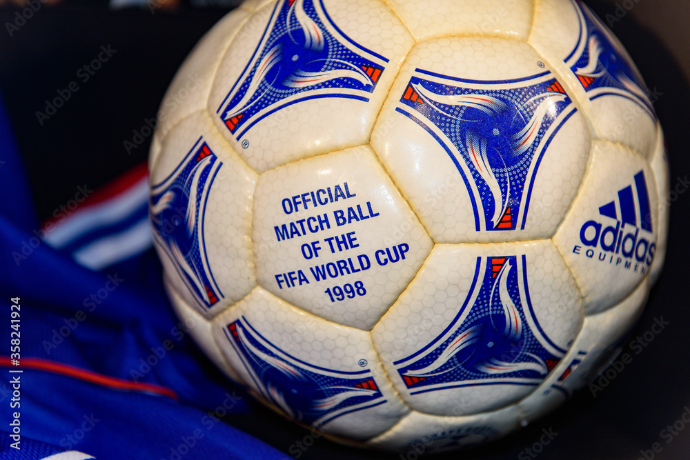 Foto de PARIS - APRIL 1, 2018: World Cup 98 official ball, Museum at ...