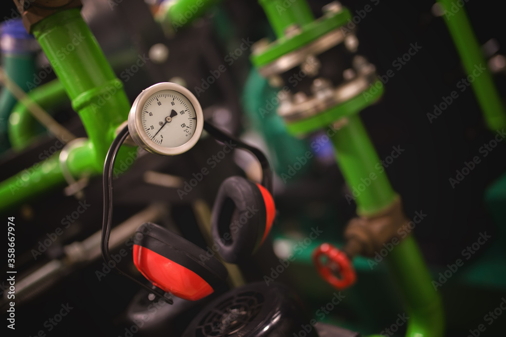 Analog temperature indicator (measuring in units of Celsius) of the ...