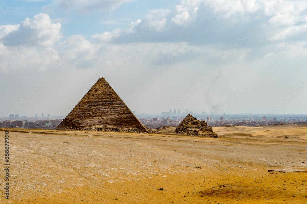 Photo & Art Print It's Pyramid of Khafre (Pyramid of Chephren) and ...