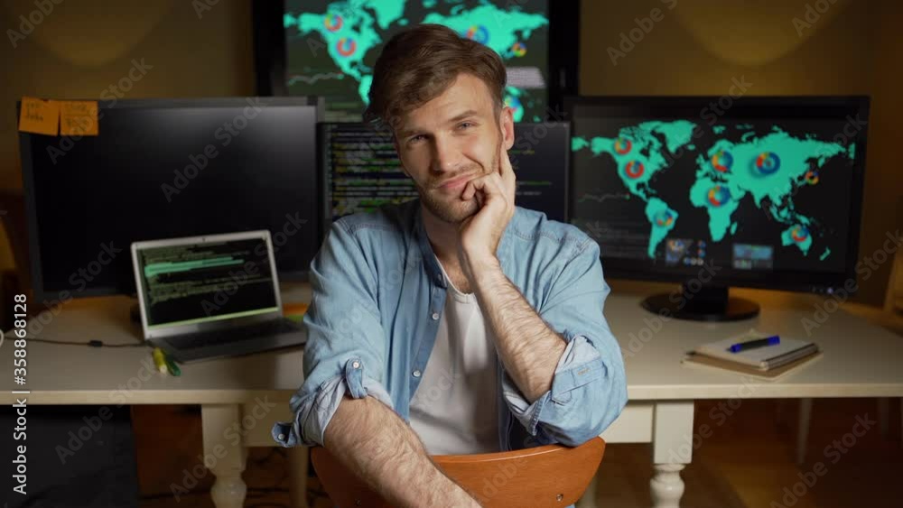 Vidéo Stock Portrait of confident thoughtful young man looking at camera with his hand on chin ...