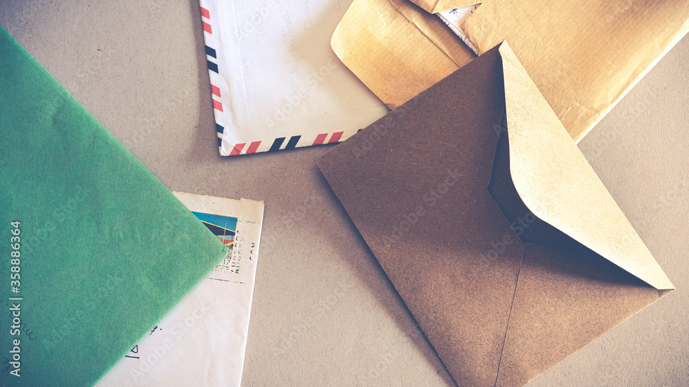 Cartas y sobres vintage. Correo tradicional. Correo postal. Stock Photo ...