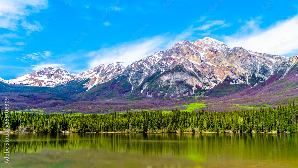 Reflection of Pyramid Mountain in Pyramid Lake in Jasper National Park ...