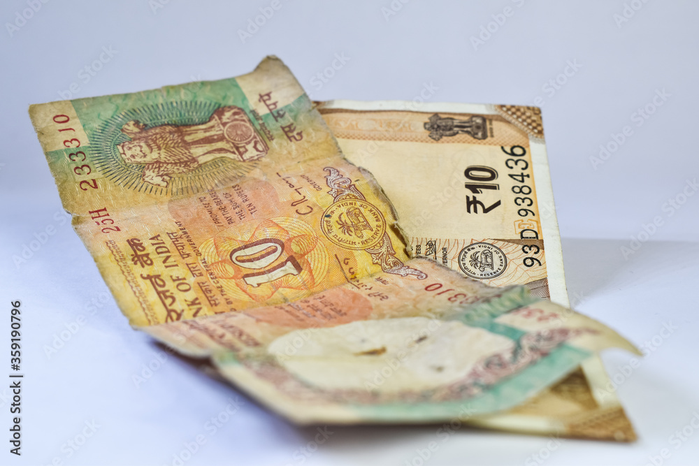 Old 10 rupees Indian currency note and new 10 rupees currency notes ...