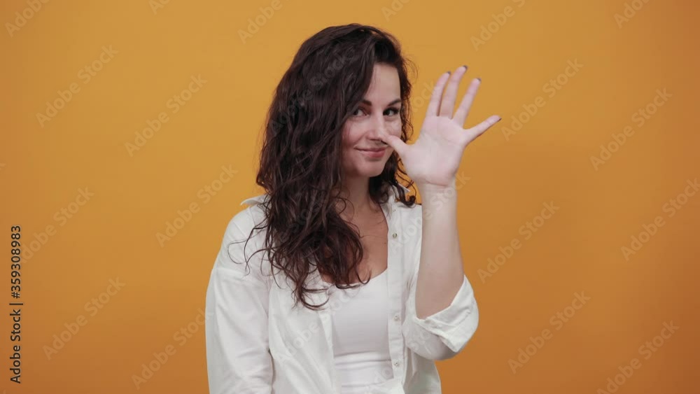 Video „pulling Face Holding Thumb To Nose Teasing Is Putting Fingers