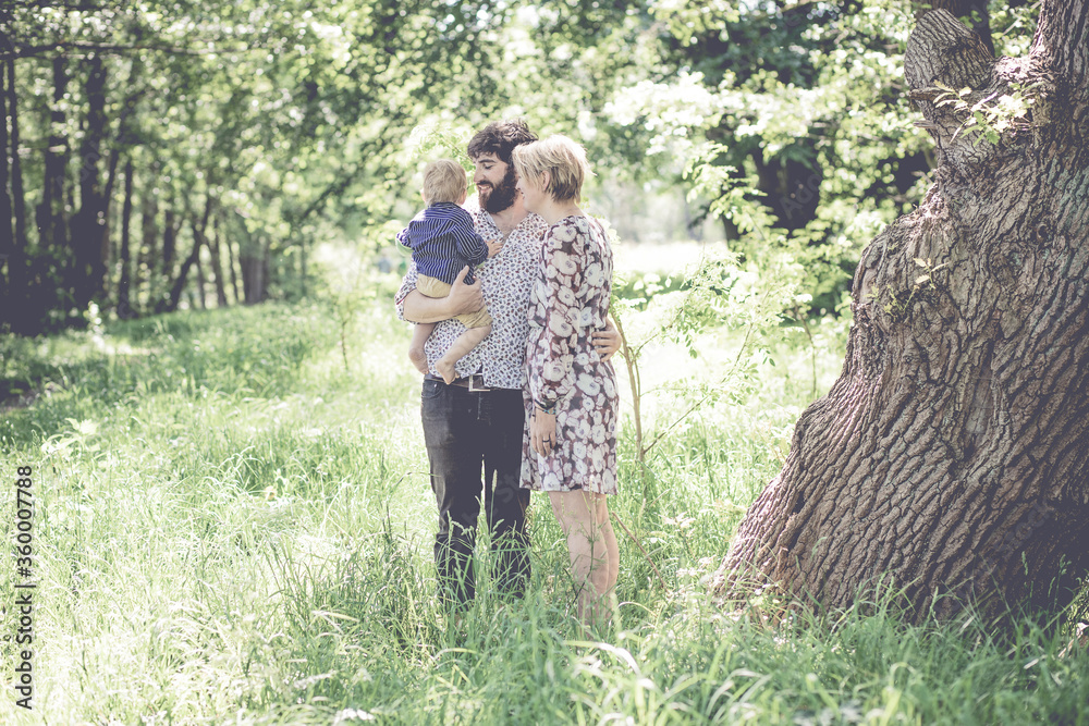 Familie bei Ausflug im Wald Stock Photo | Adobe Stock