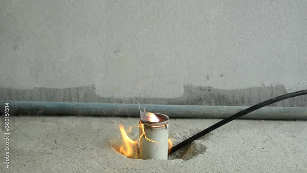 fill Weld Metal Powder in a ceramic mould, Welding copper ground wire ...