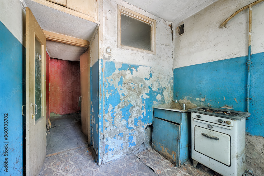 Poster Old ugly abandoned empty kitchen in a residential building ...