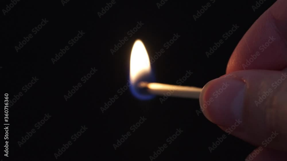 Vidéo Stock A hand lights a match on a box, it burns and a hand ...