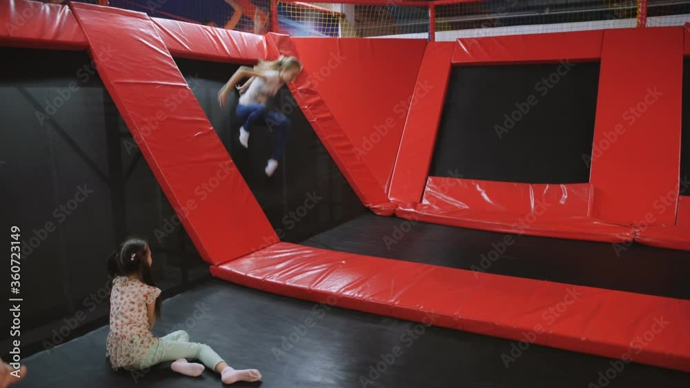 The kids are running. jump and fall in the trampoline center vídeo do ...
