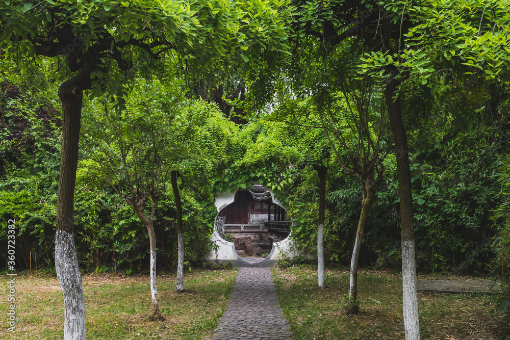 Moon gate in a traditional Chinese garden in South Lake scenic area in ...