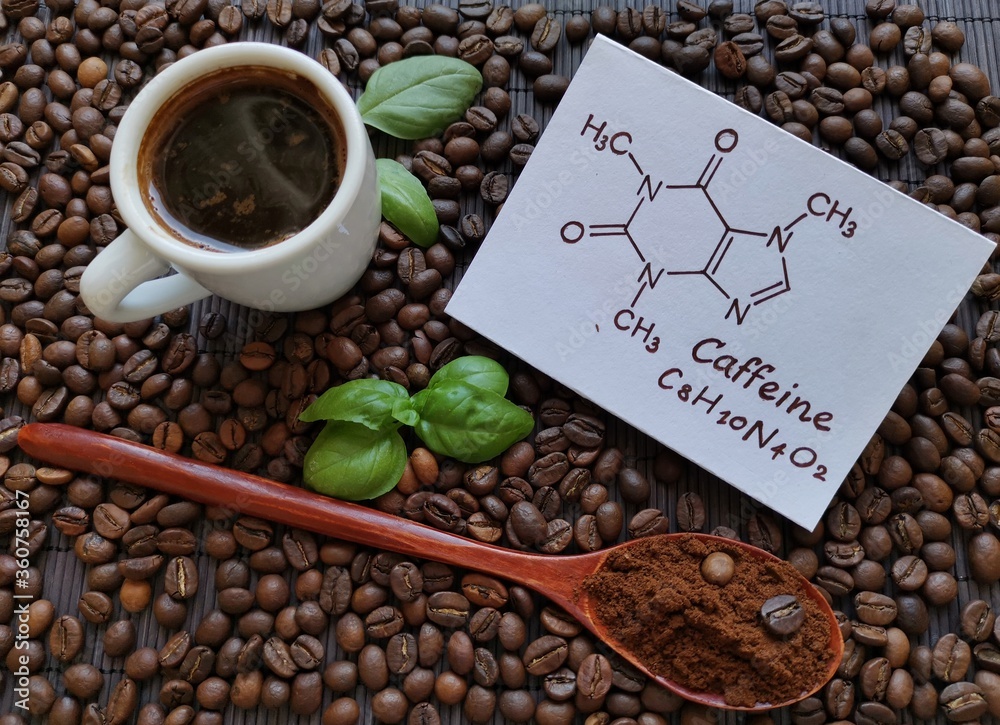 Foto de Roasted coffee beans with structural chemical formula of ...