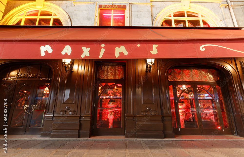 Foto de Paris,France-October 26 , 2019 : After more than 120 years of ...