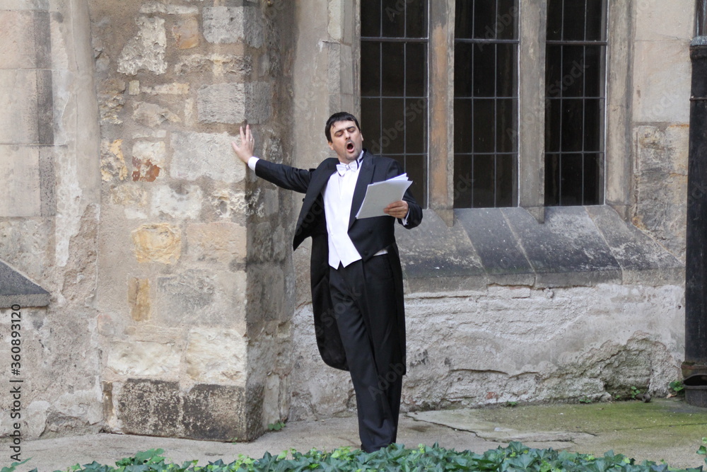 Photo & Art Print singer sing tenor musical notes work opera arias ...