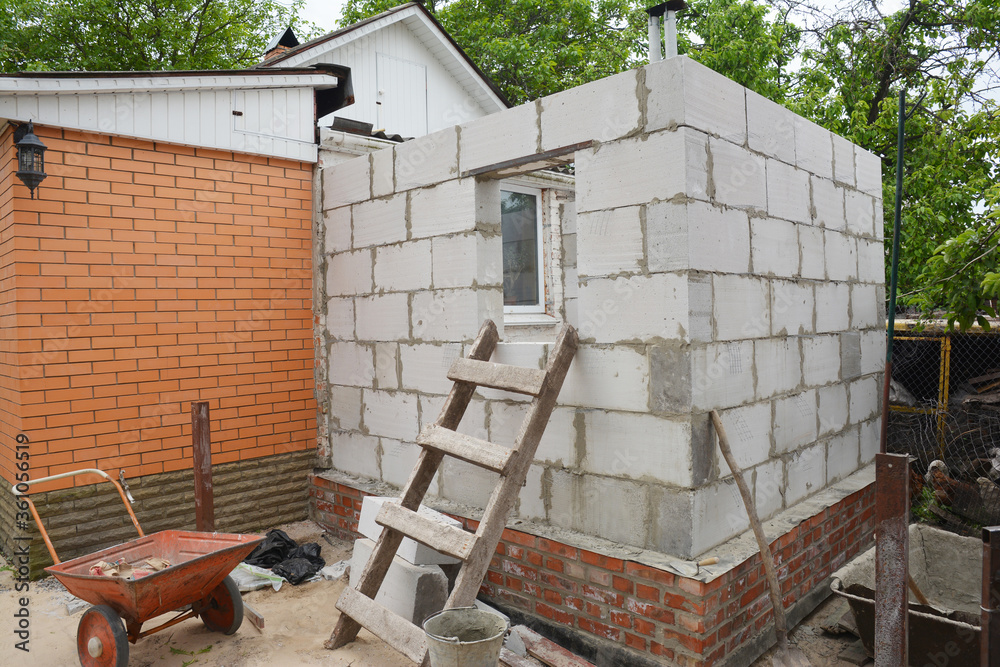 Building home addition from aerated autoclaved concrete blocks to a ...