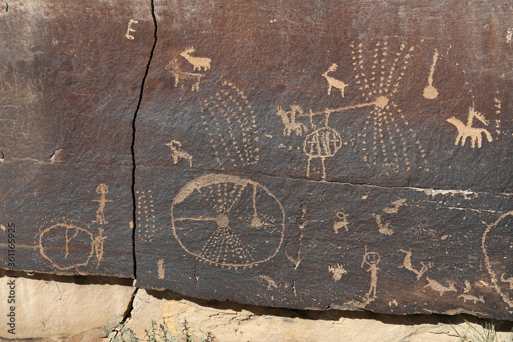 Ancient Native American Indian rock art petroglyph figures Utah 1467 ...